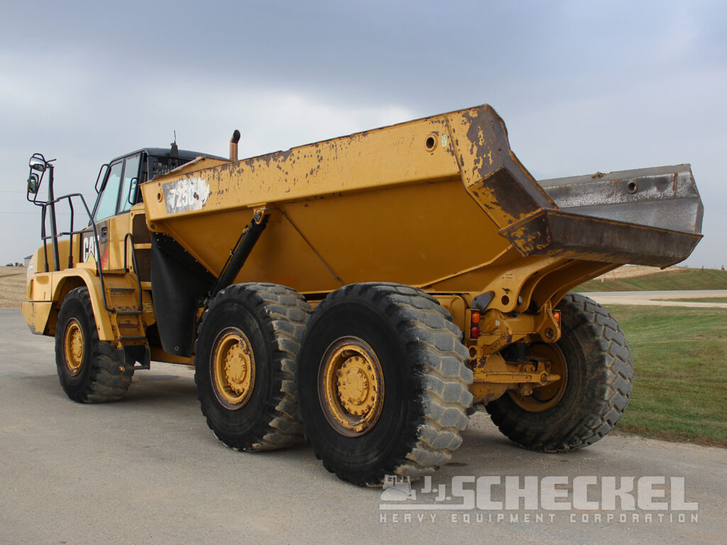 2016 Cat 725C, Haul Truck, A03035 - J.J. Scheckel