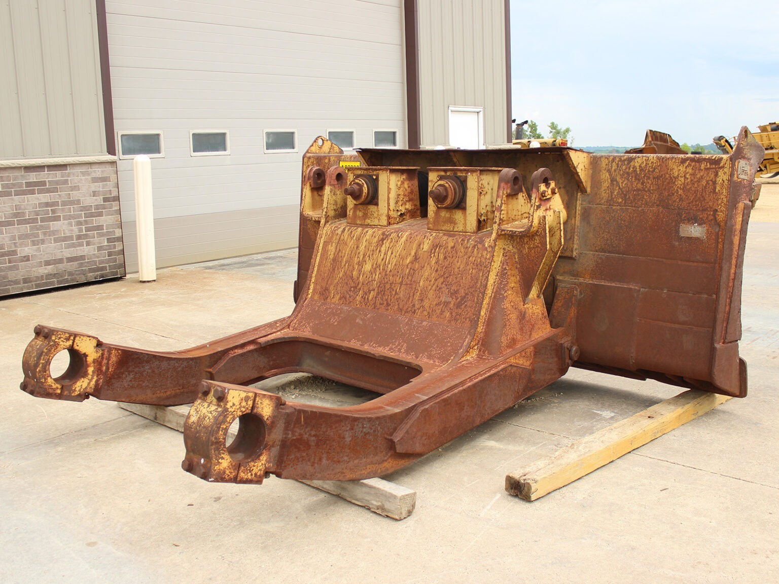 A02892 ~ Cat D10T Jones Push Cushion Blade - J.J. Scheckel