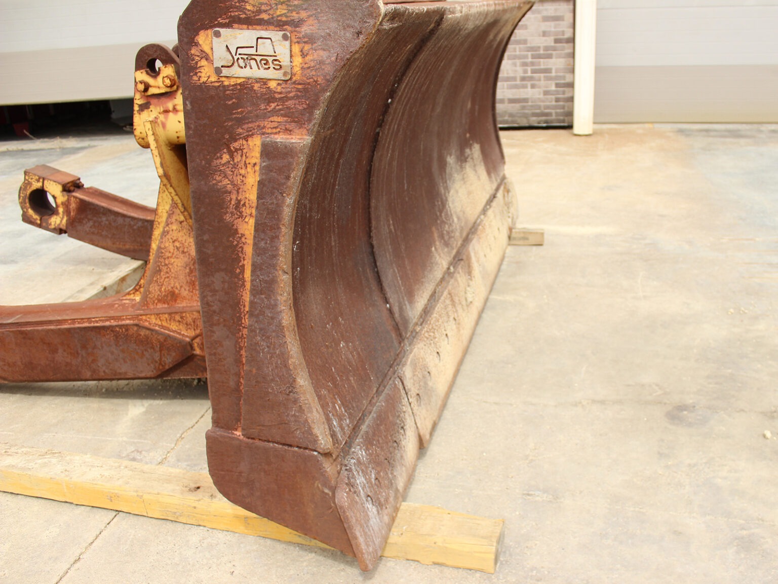 A02892 ~ Cat D10T Jones Push Cushion Blade - J.J. Scheckel