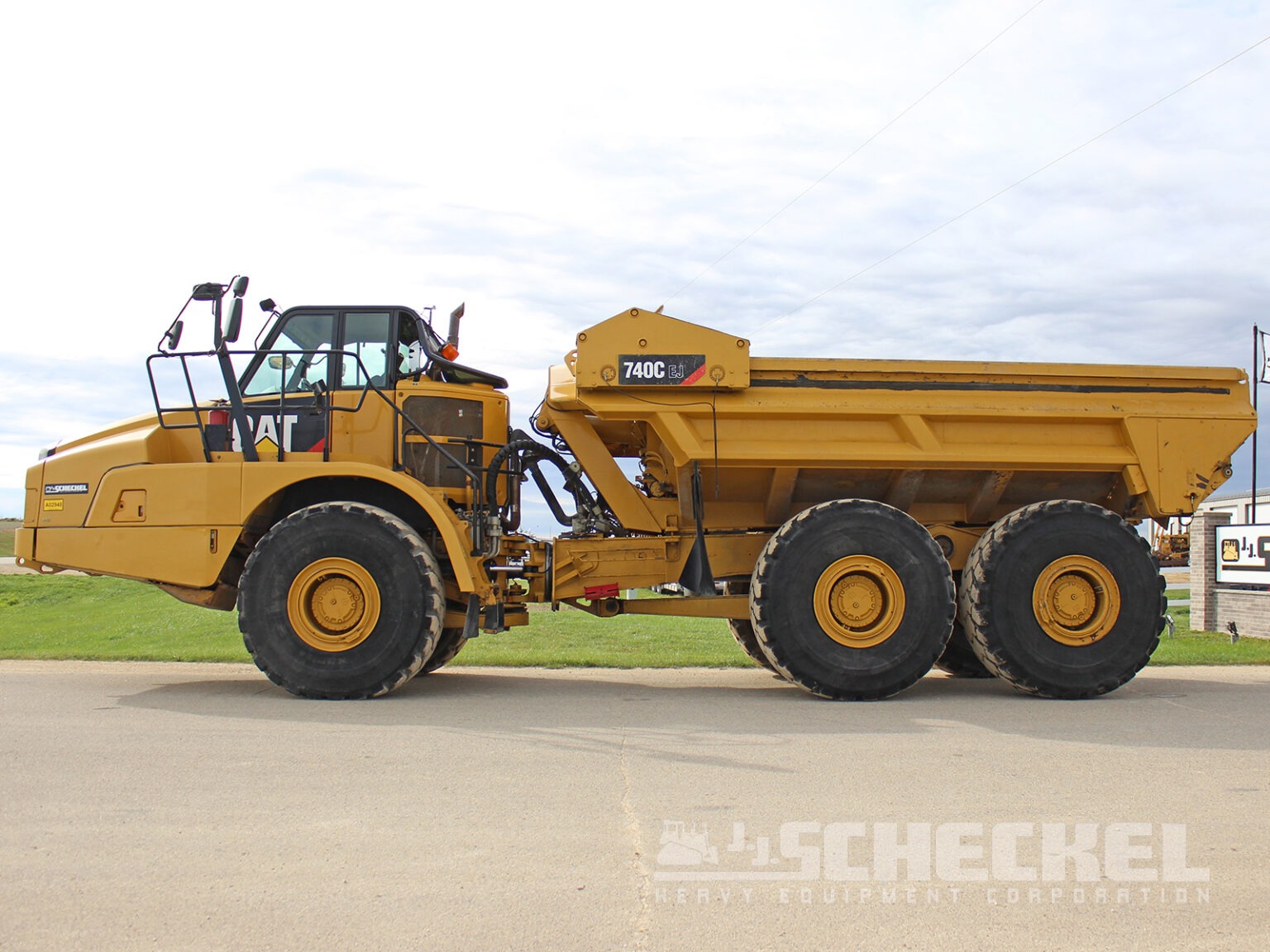 2015 Cat 740C, Haul Truck, A02948 - J.J. Scheckel