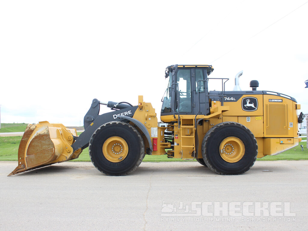 2020 Deere 744L, Wheel Loader, A03078 - J.J. Scheckel