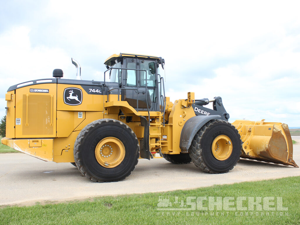 2020 Deere 744L, Wheel Loader, A03078 - J.J. Scheckel