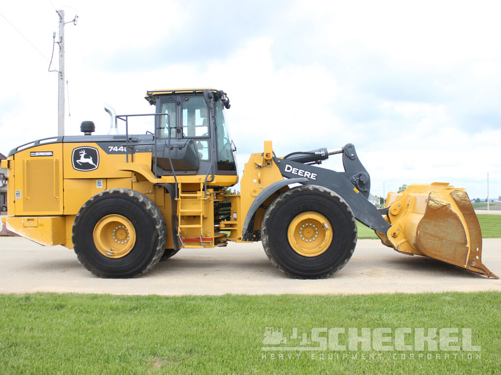 2020 Deere 744L, Wheel Loader, A03078 - J.J. Scheckel
