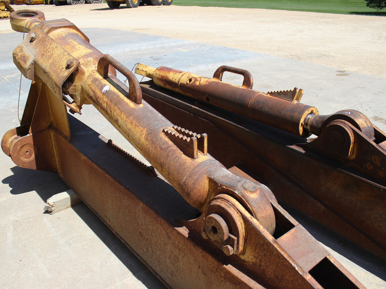 A03244, Cat D10T, Blade Arm Set w/ Single Tilt - J.J. Scheckel